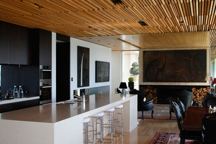 One long, lean house and an unforgettable view | HOME Magazine