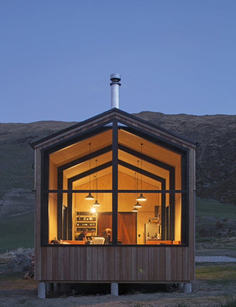 This little holiday home in Cardrona Valley thinks big
