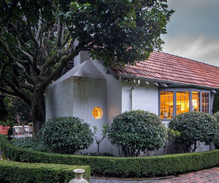 This classic Chapman-Taylor house is cleverly filled with modern pieces