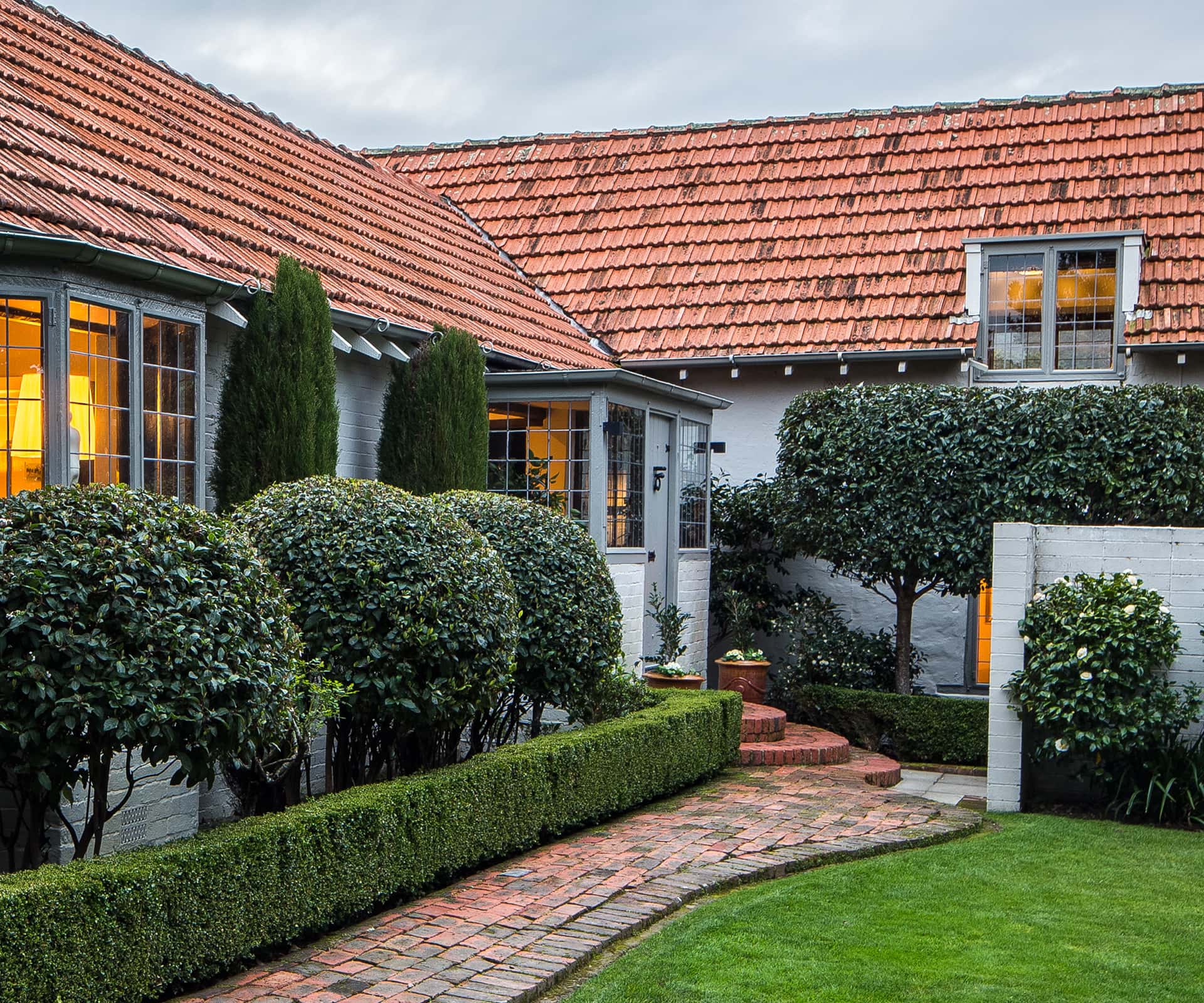 This classic Chapman-Taylor house is cleverly filled with modern pieces