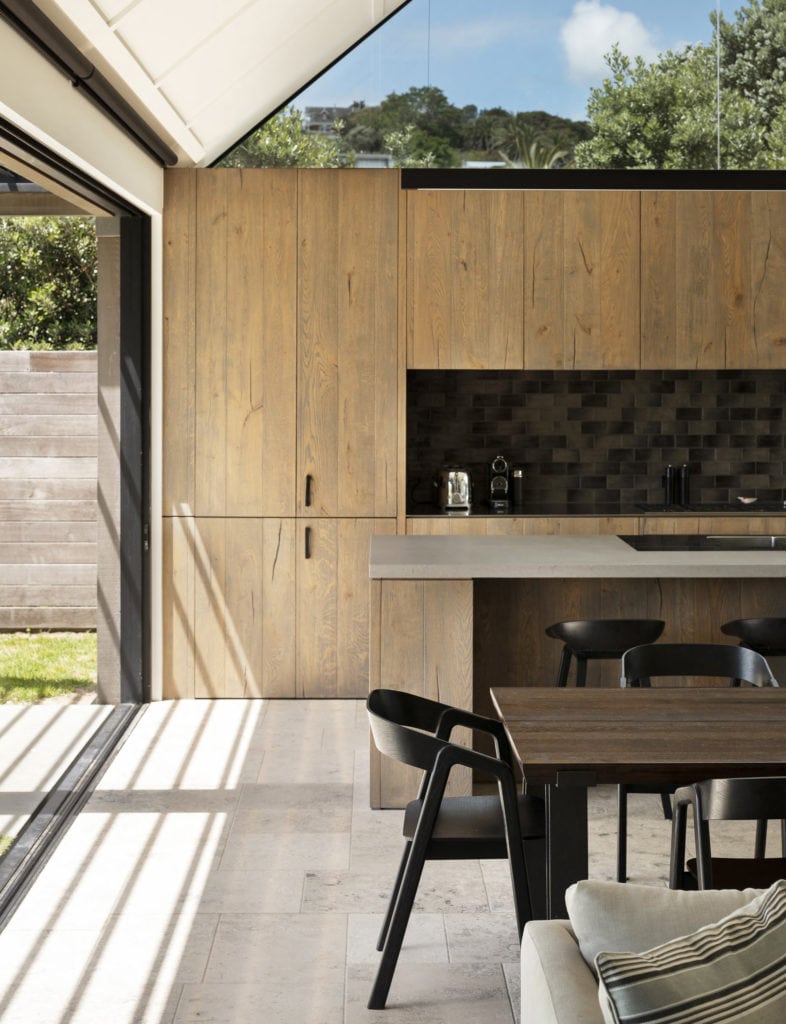 How this waterfront Waiheke bach enjoys both privacy and views