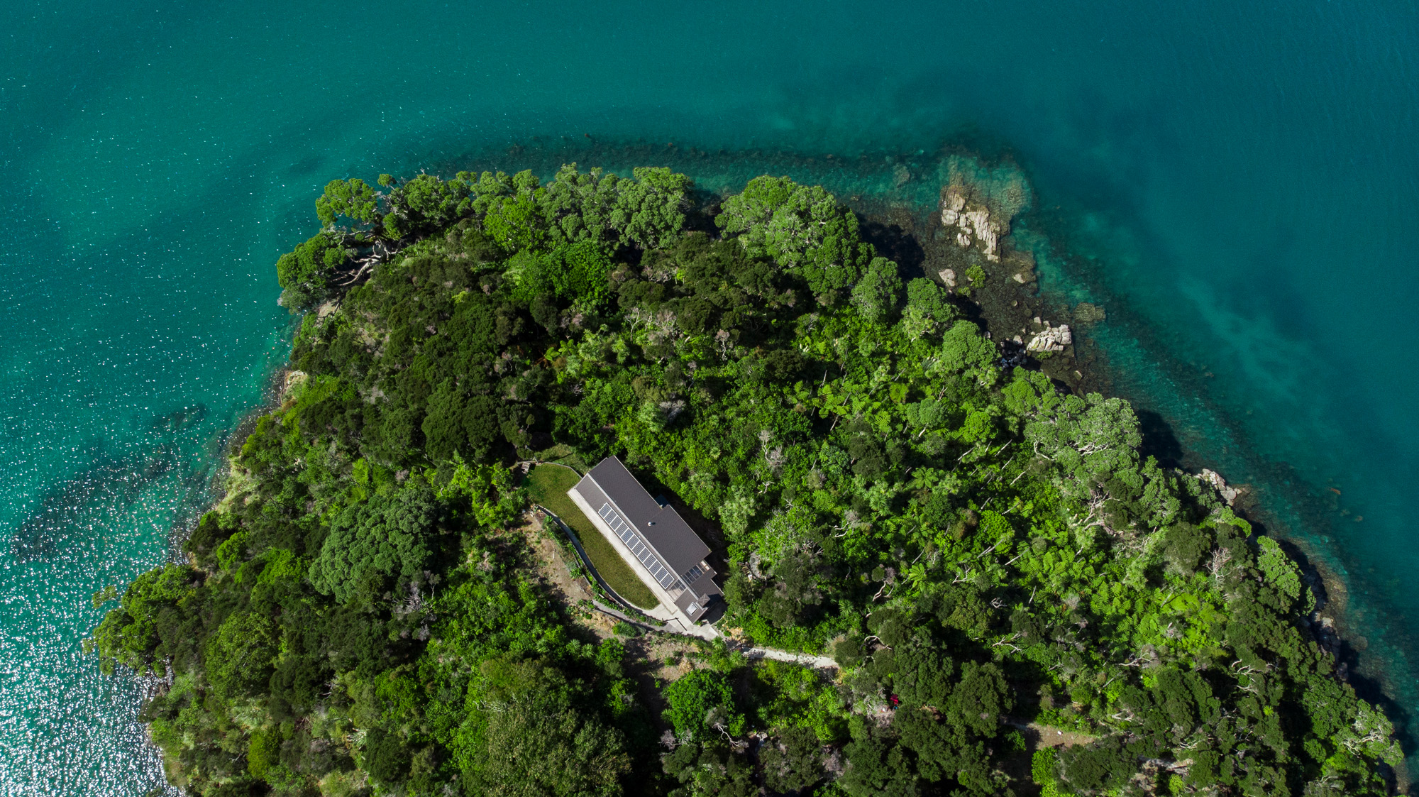 Off the grid | Modern Earth Homes | HOME Magazine