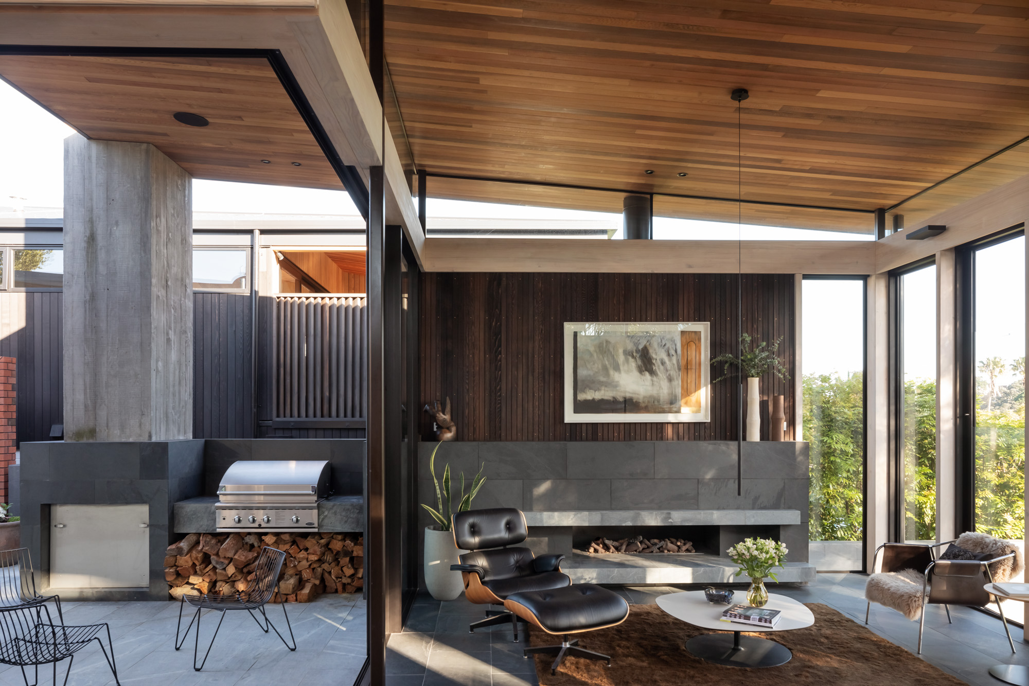 An urban retreat of brick and cedar