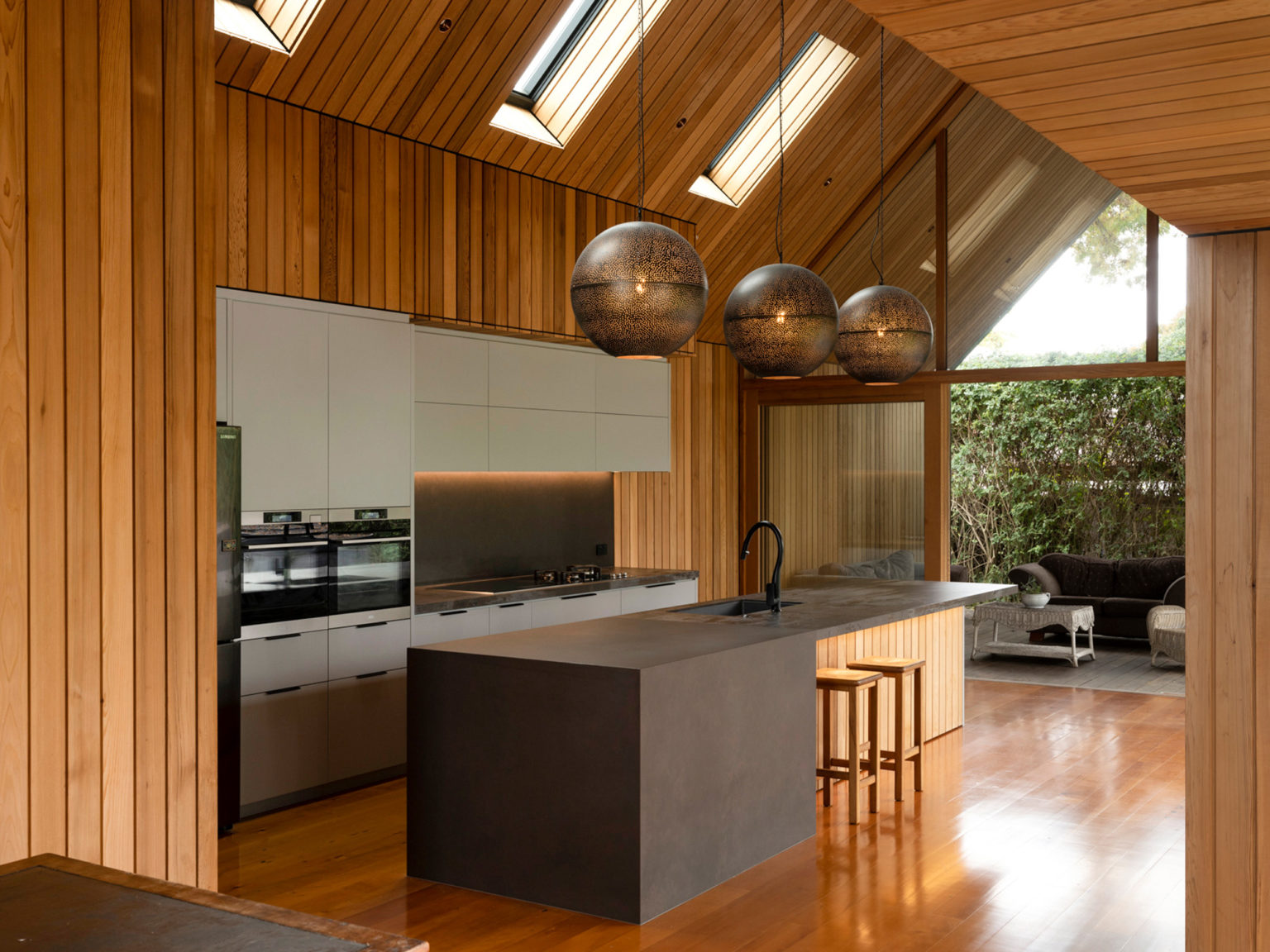 Illuminating a winter lake house | ECC | HOME Magazine