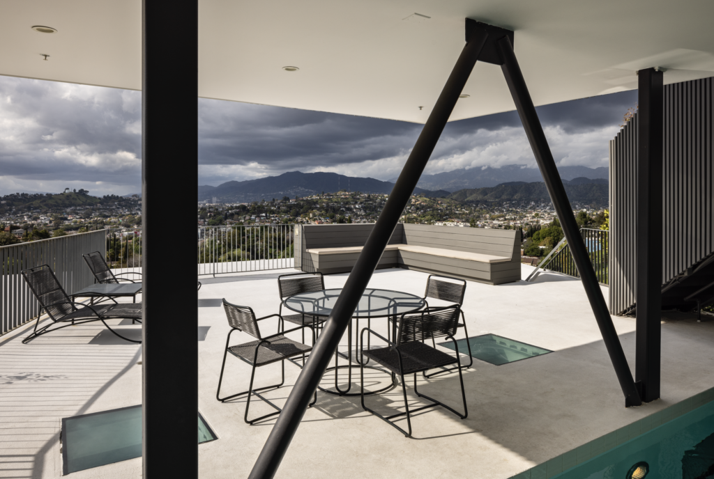 Abstract inversion: A house without rooms | HOME Magazine