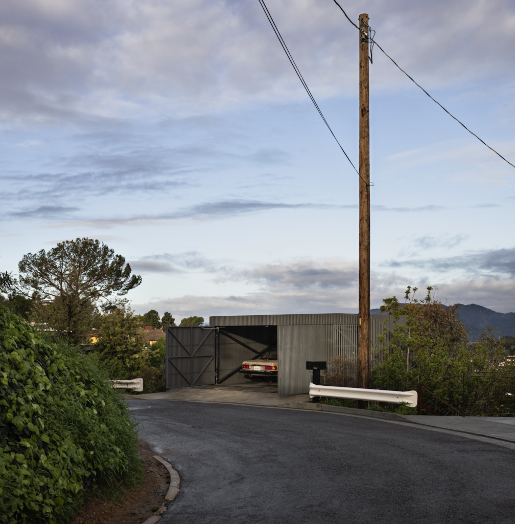 Abstract inversion: A house without rooms | HOME Magazine